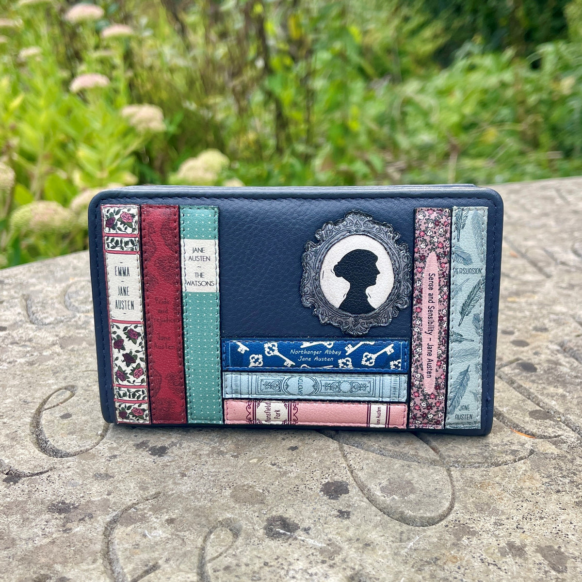 Jane Austen Bookworm Leather Zip Around Purse – Jane Austen's House